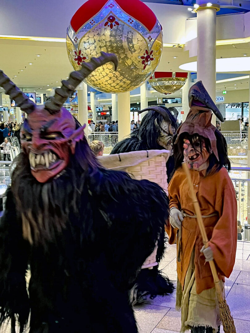 Krampuslauf PlusCity Linz - Salzburger Schiachpercht'n und Krampusse